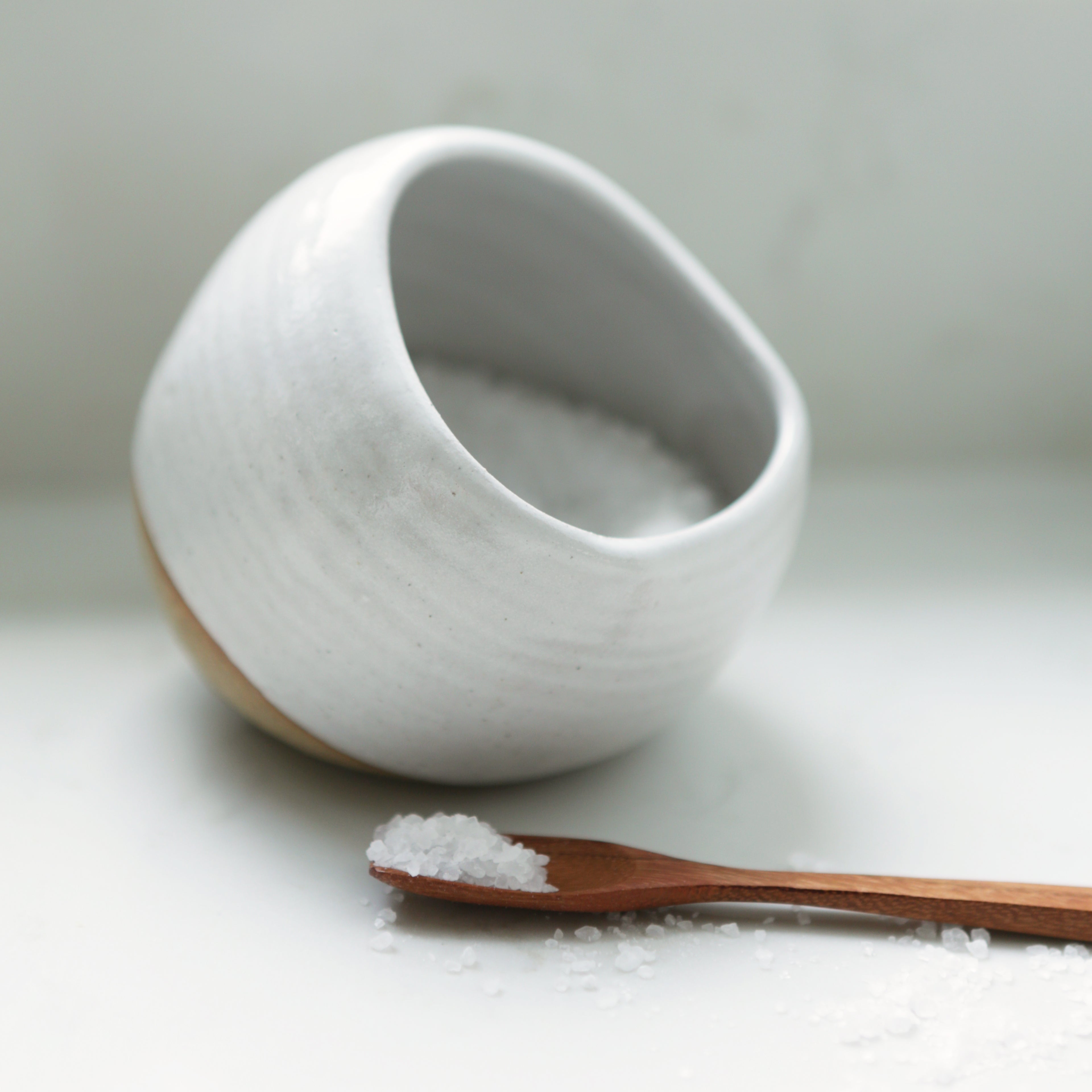 Handmade Salt Pig with Wooden Spoon – Rhubarb & Hare